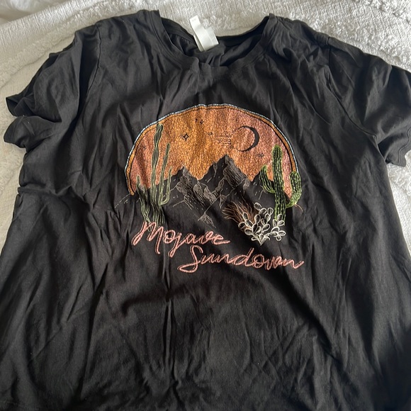 H&M | Tops | Graphic Tee | Poshmark